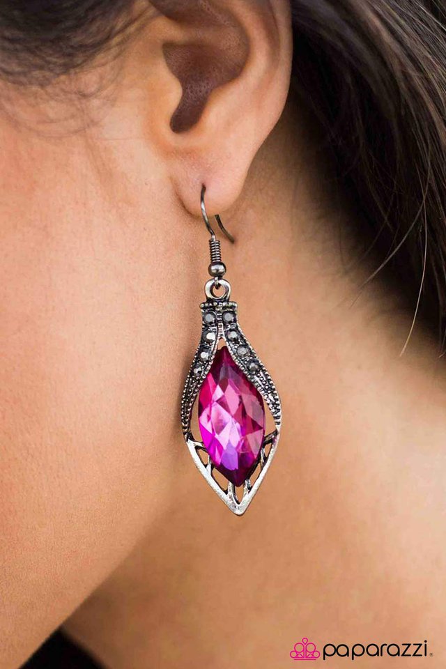 Paparazzi ♥ They Call Me Queen - Pink ♥ Earrings – LisaAbercrombie