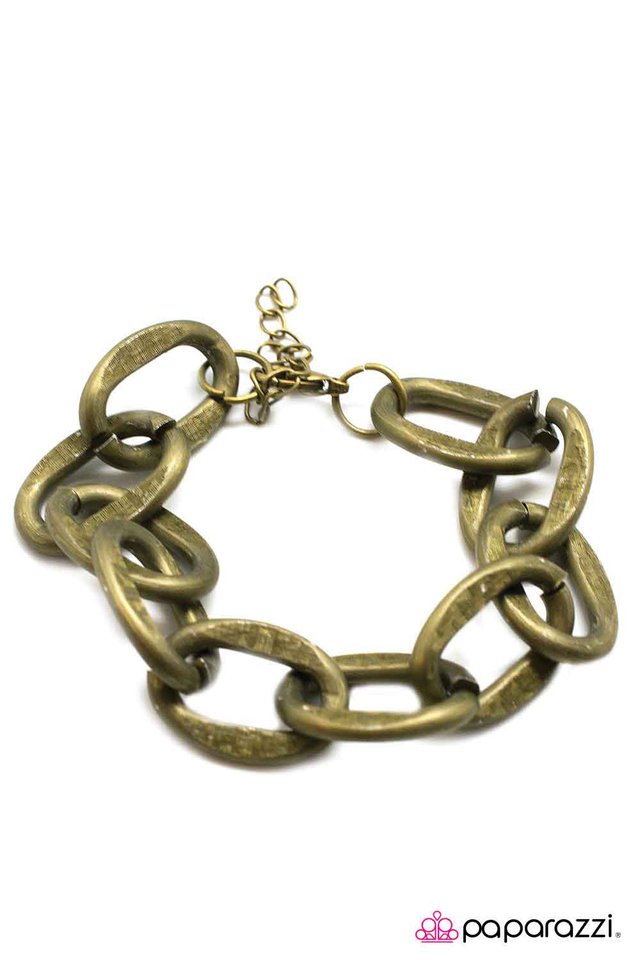 Paparazzi ♥ Yank My Chain - Brass ♥ Bracelet – LisaAbercrombie